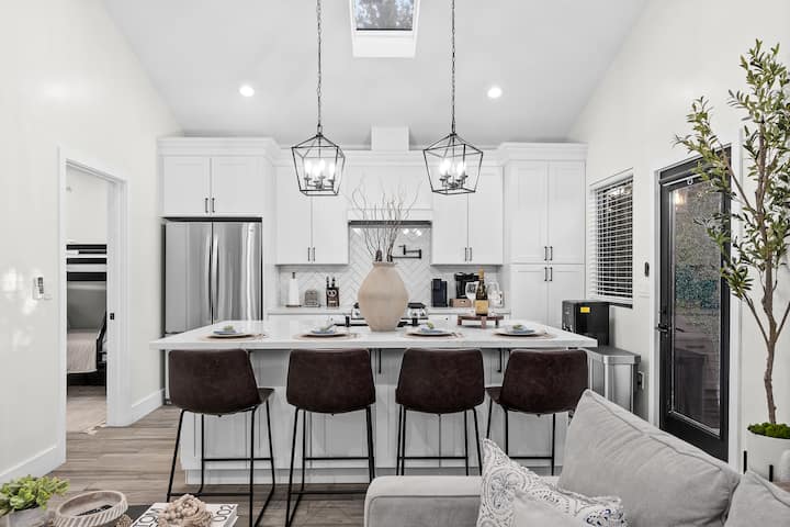 Tech Hub Oasis | Chef’s Kitchen | Spa Baths | Ev - San Jose, CA