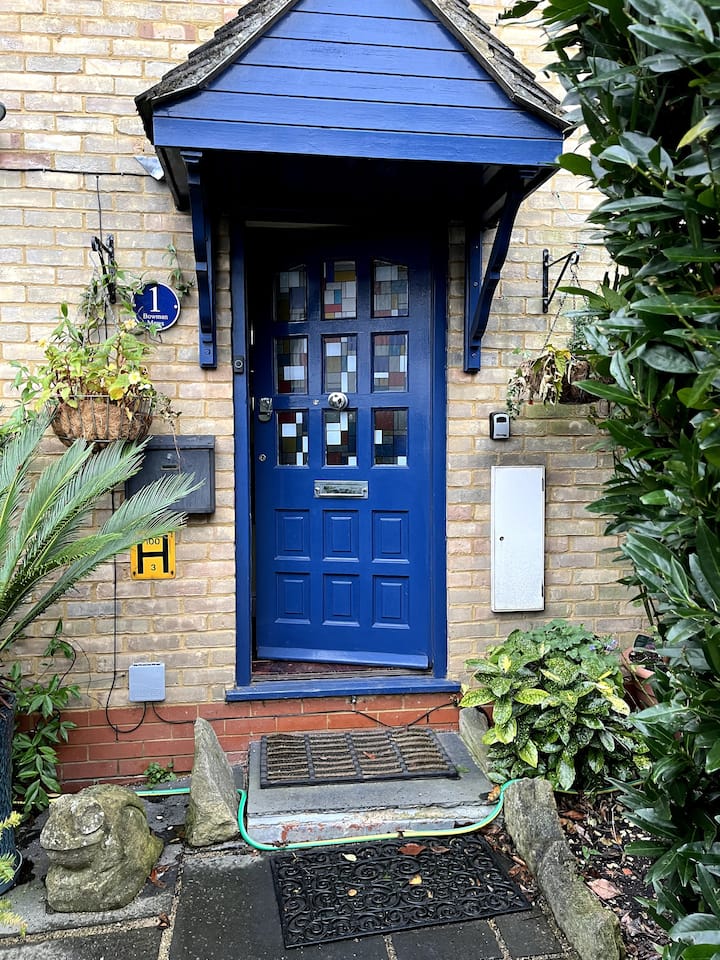 Lovely Little House With Garden ! Very Convenient - Wimbledon - London