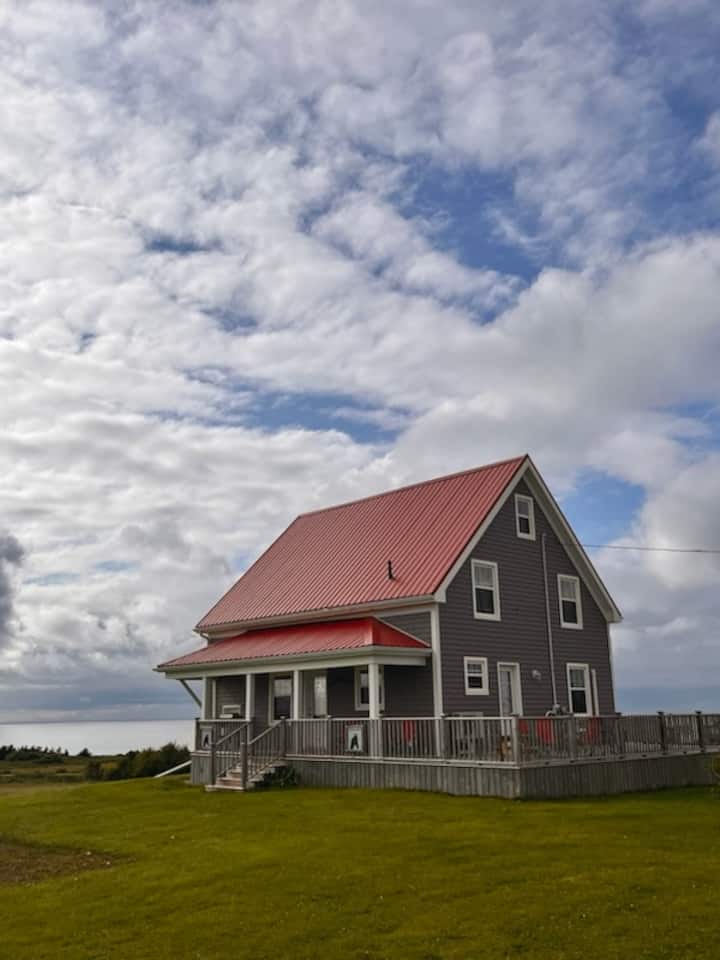 Shoreline Cove, Walk To The Beach! - Prince Edward Island
