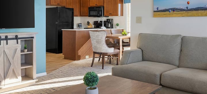 Eagle's Loft 2-bedroom + Loft - 4 Beds / Sleeps 8! - Pagosa Springs, CO