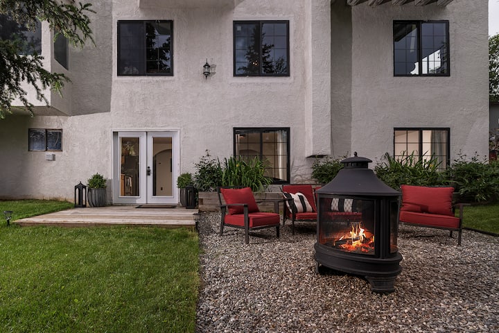 Private Backyard, Full Kitchen, Mountain Views - Alaska