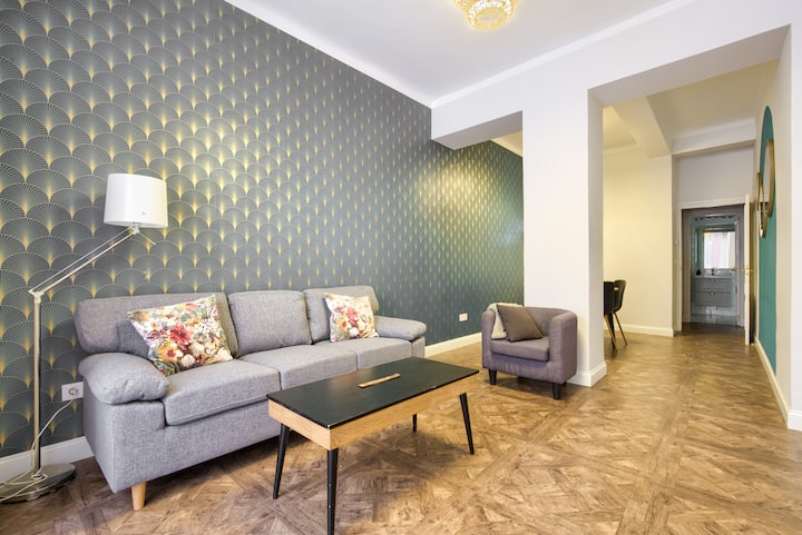 Downtown Essence - Madrid