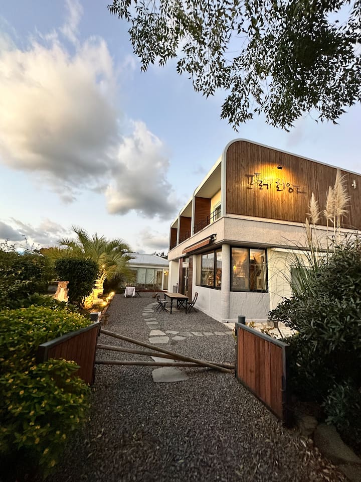 조용하고 평화로운 중산간마을 원룸형 제주 애월 프레리아 - Jeju-si