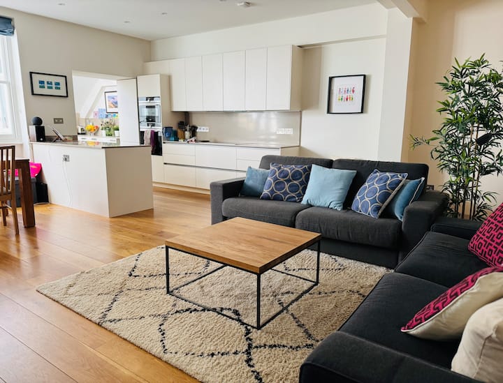 Notting Hill- Superb 3 Bedroom Garden Apartment - Chelsea