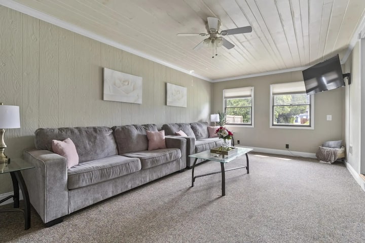 5brm 1/4mile Track 1/2mile Town Hot Tub - Saratoga Springs, NY