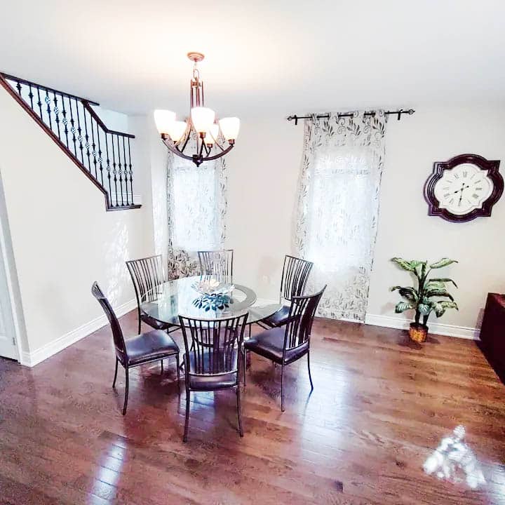 Family Friendly 6-bd Home With Balcony & Backyard - Vaughan
