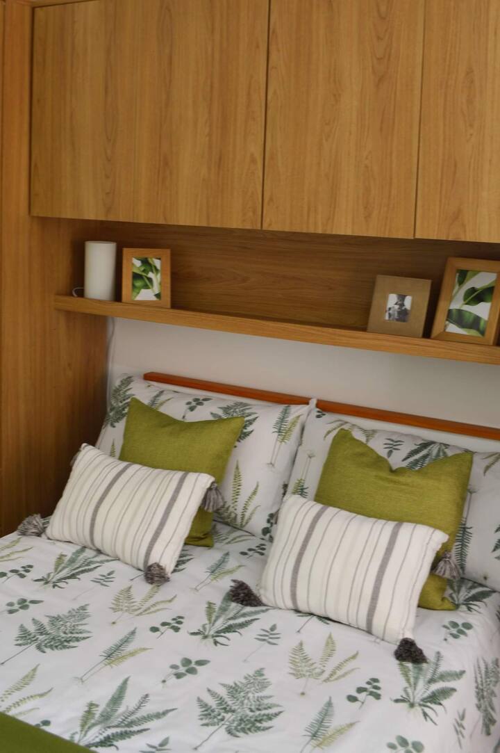 Convenient City Centre Accommodation Room 1 - Stoke-on-Trent