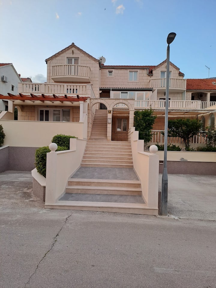 Apartmani Mate 3 - Bol