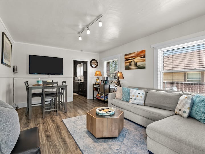 Heart Of Reno | 2br, Coffee Bar + Near Downtown - 雷諾