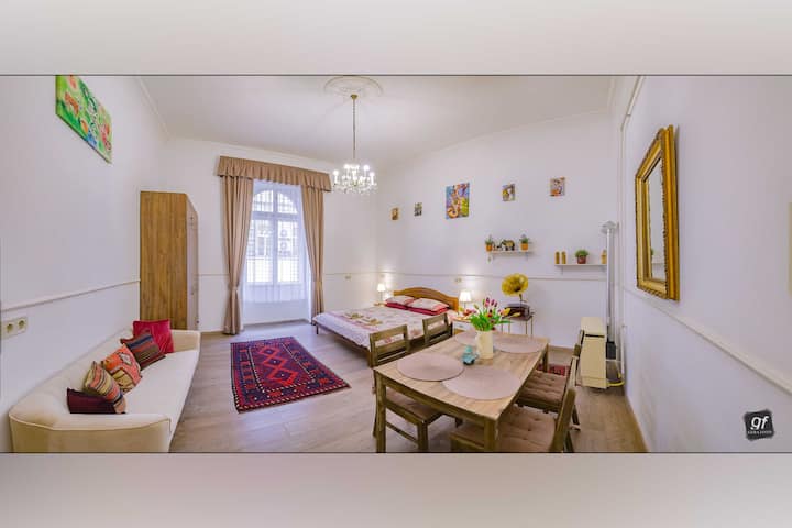 Golda's Apartment - Budapest