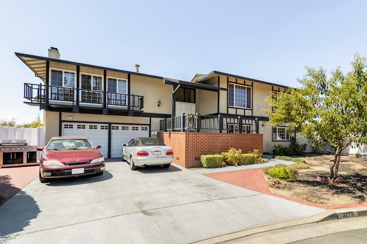 Upscale,hills,wifi,view,cabletv,parking,desk/chair - Hayward, CA