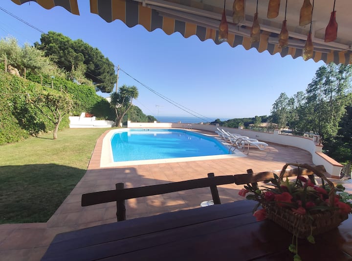 Can Carrión Una Gran Piscina Con Vistas Al Mar - Mataró