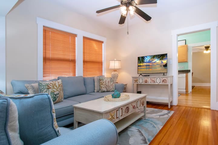 2br, 2ba Home In The Heart Of Downtown Sarasota - Sarasota, FL