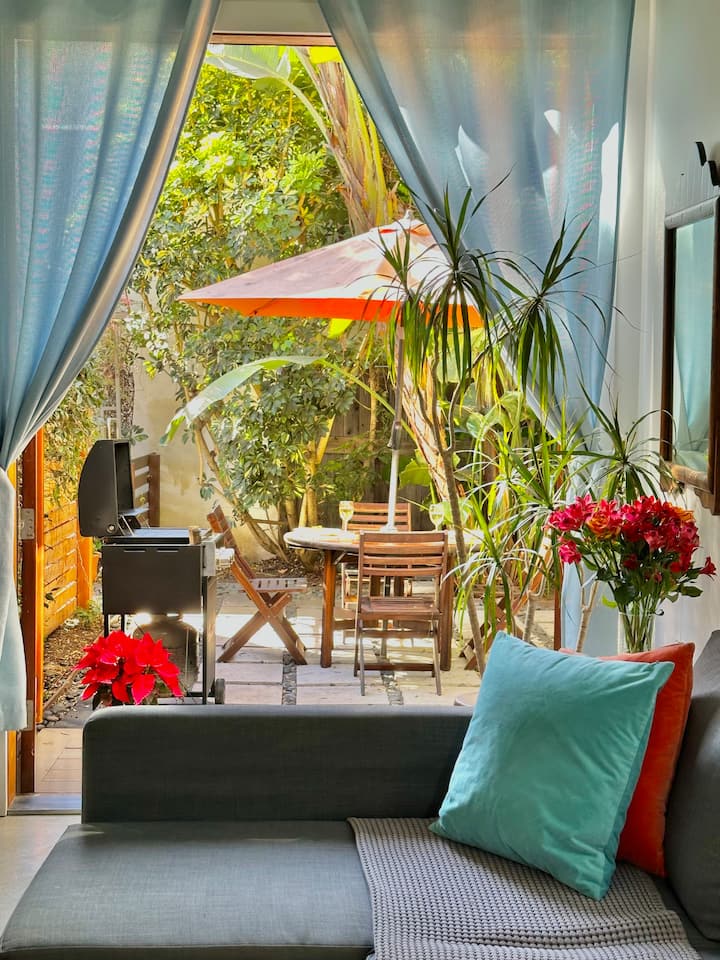 Hidden Garden Tree House - Santa Monica, CA
