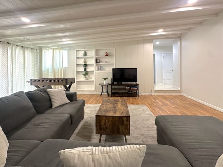 Group Stay Near Disneyland – Many Beds, Great Fun - Norwalk, CA
