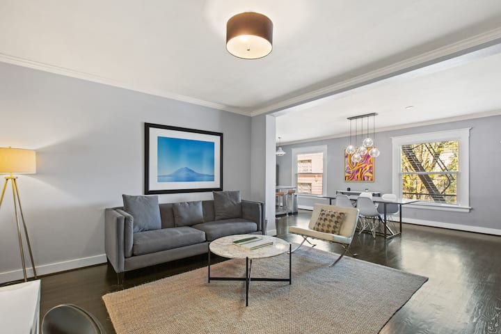 Modern Condo In Heart Of Downtown - Portland, OR