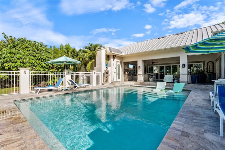 Family Oasis! Heated Pool Pickleball Mile To Beach - Naples, FL