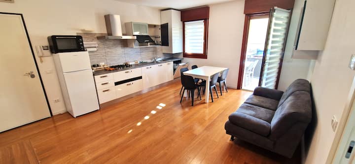 Bright Apartment With View And Private Balcony - Conegliano