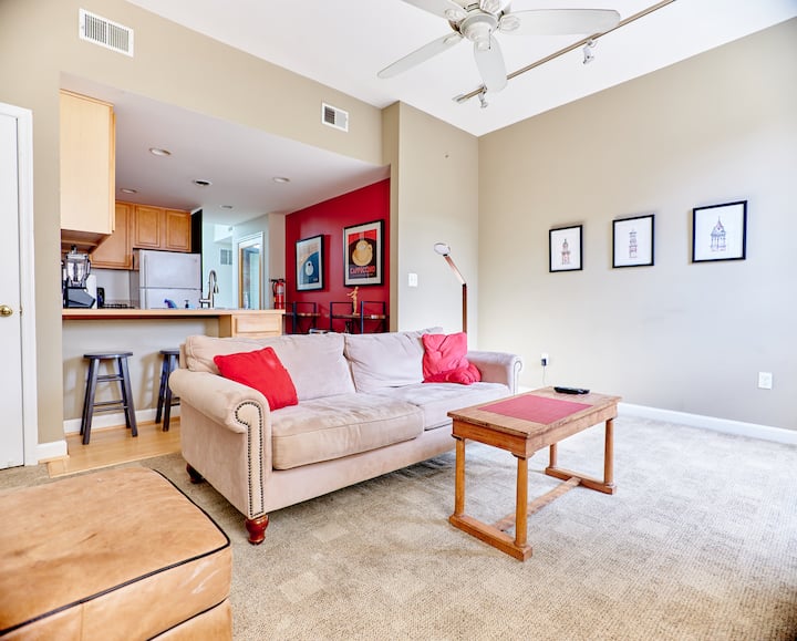 Cozy City Loft
Walk To Jhh & Fells 
(Pets Welcome) - Baltimore, MD