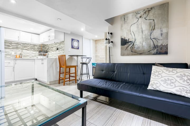 2 Bedroom Guest House With Parking - 