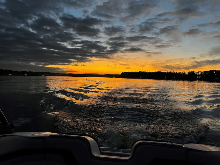 Luxury Lakefront Home With Dock And All The Toys! - Lake Oconee, GA