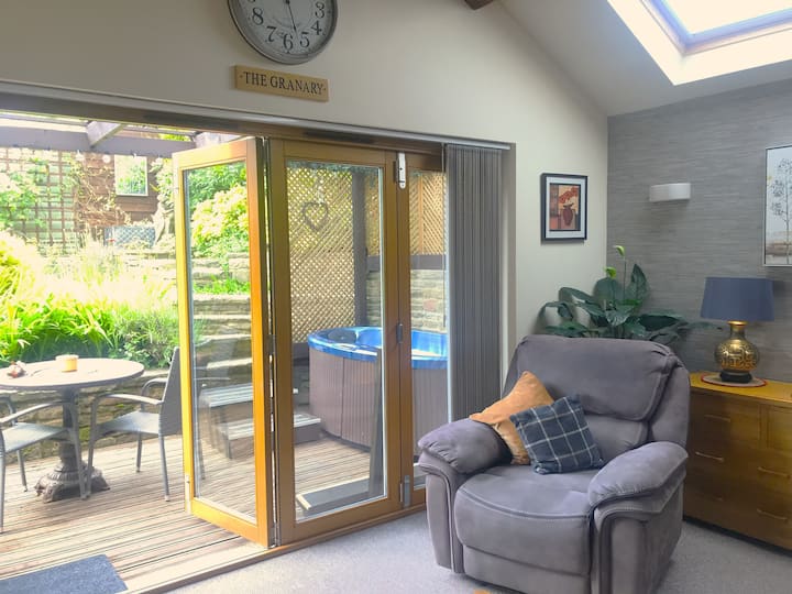 The Granary With Hot Tub - 2 Miles From Skipton - Yorkshire