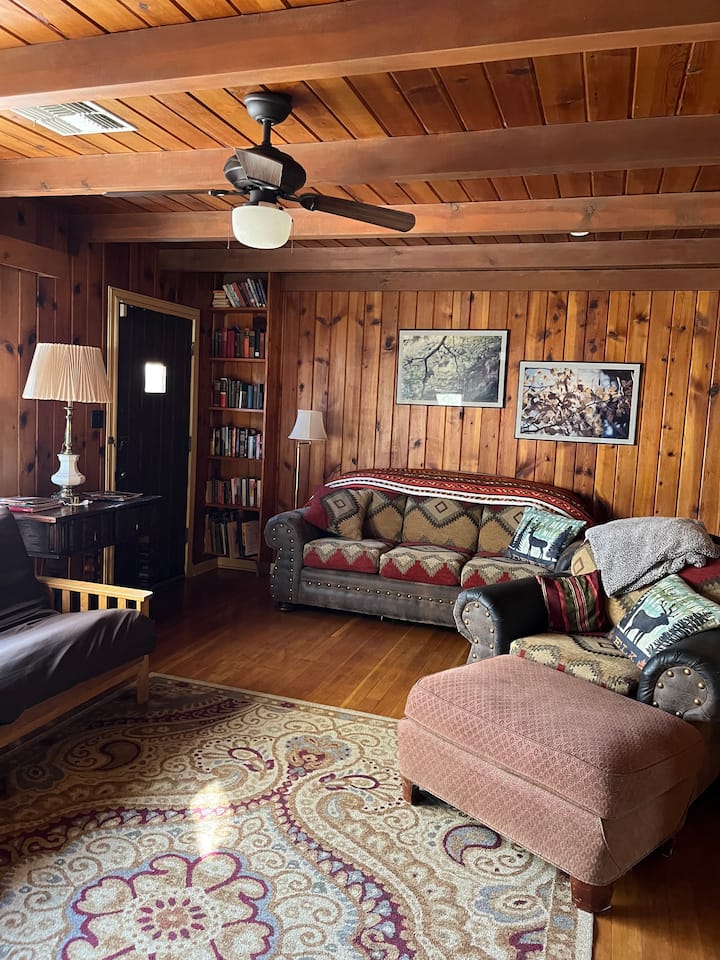 Modern Historic Cabin, Quiet, Private - Flagstaff, AZ