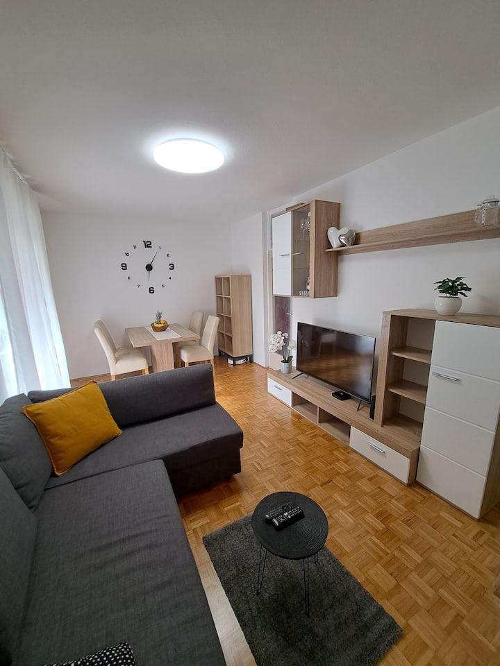 Apartment Pula, 1,5 Km From Center And  Beach - Pula