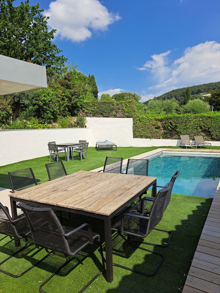 Villapapyrustoulon. Angenehme Villa Mit Pool - Toulon