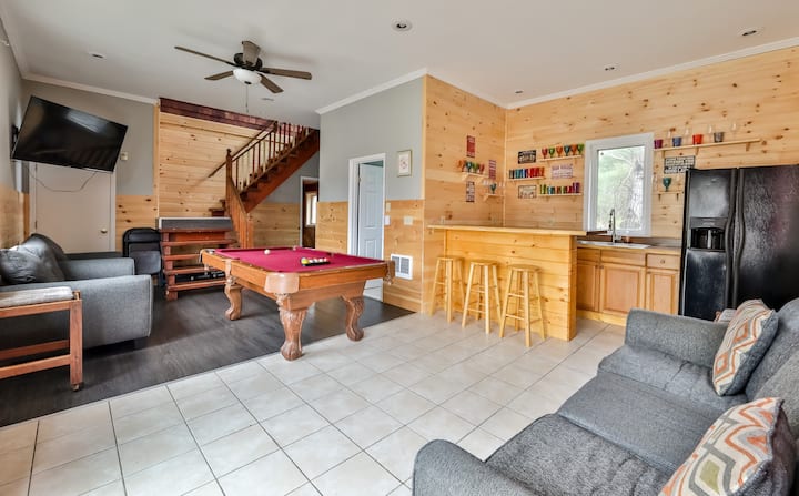 Large13 Br, Hot Tub, Arcades Sleeps 30+ 5 Min  Mt - State of New York