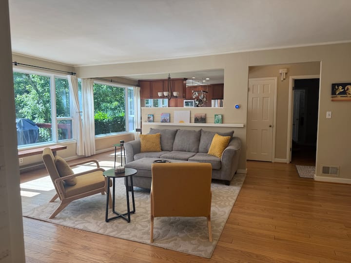 Portland Home With A Valley View! - Beaverton, OR