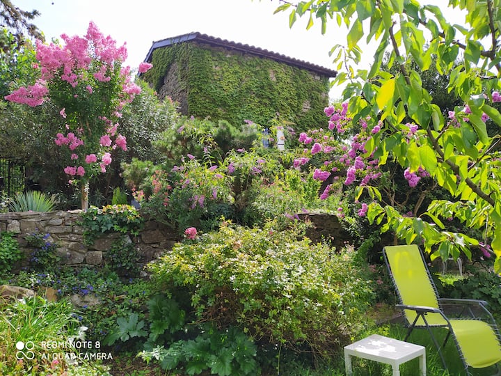 Gîte De Charme Piscine Sud Ardèche "La Magnanerie" - ibis Aubenas