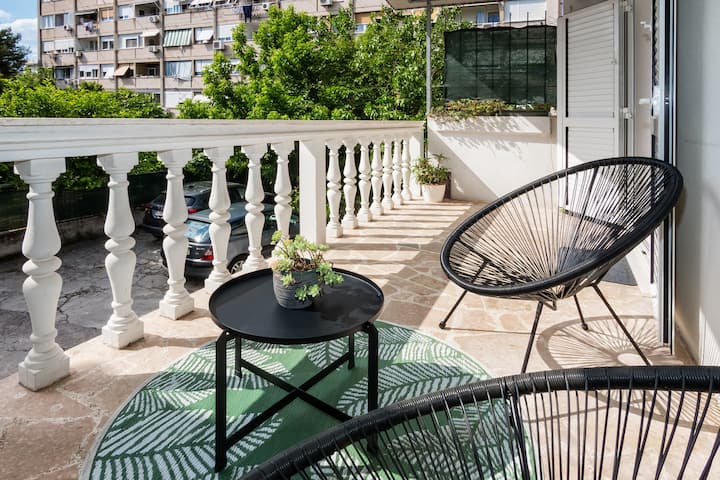 Split Local Stay |2bd House W/patio & Free Parking - Split