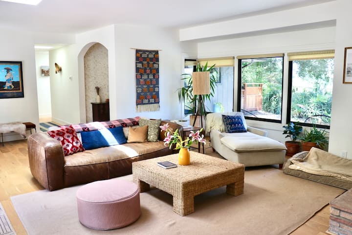 Designer Retreat W/ Hot Tub, Huge Backyard Oasis - Santa Cruz, CA