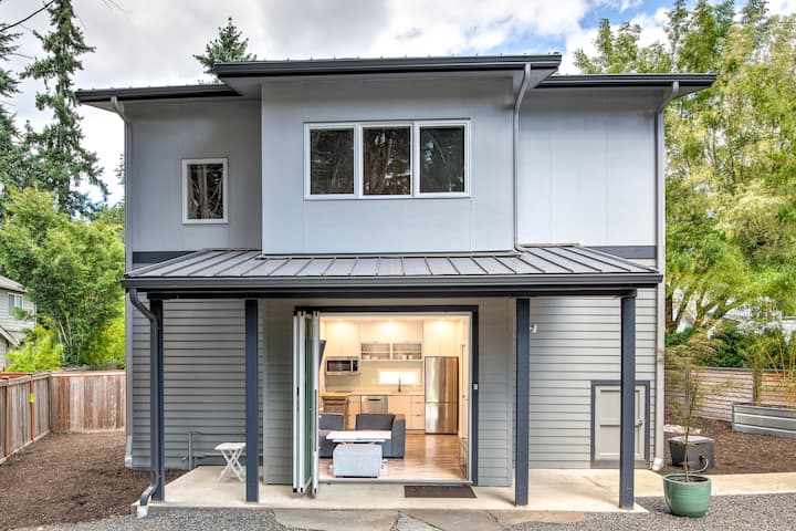 Kirkland Modern Backyard Guesthouse - Woodinville, WA