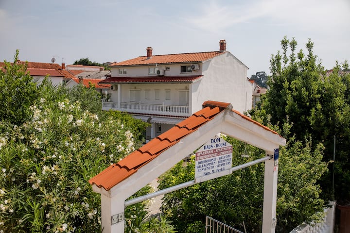 House To 17 Persons With Children Swimming Pool - Rab