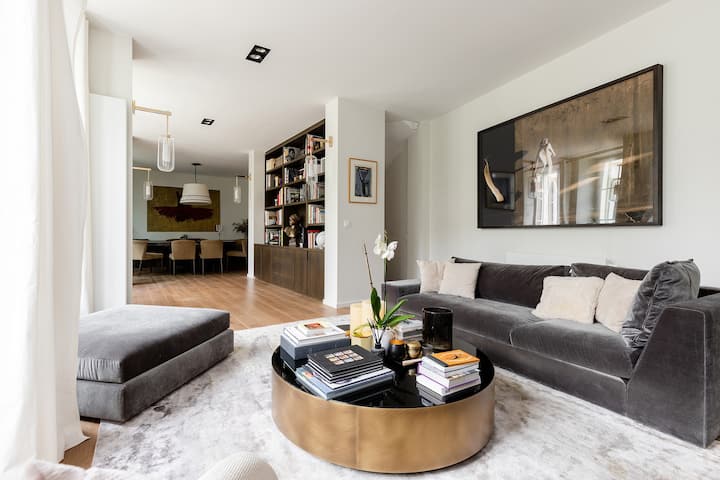 Maison Exceptionnelle 350m2 Avec Jardin Et Piscine - Paris