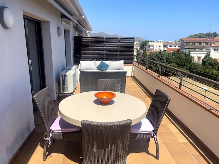 Modern Apartment In A Medieval City - El Port de la Selva