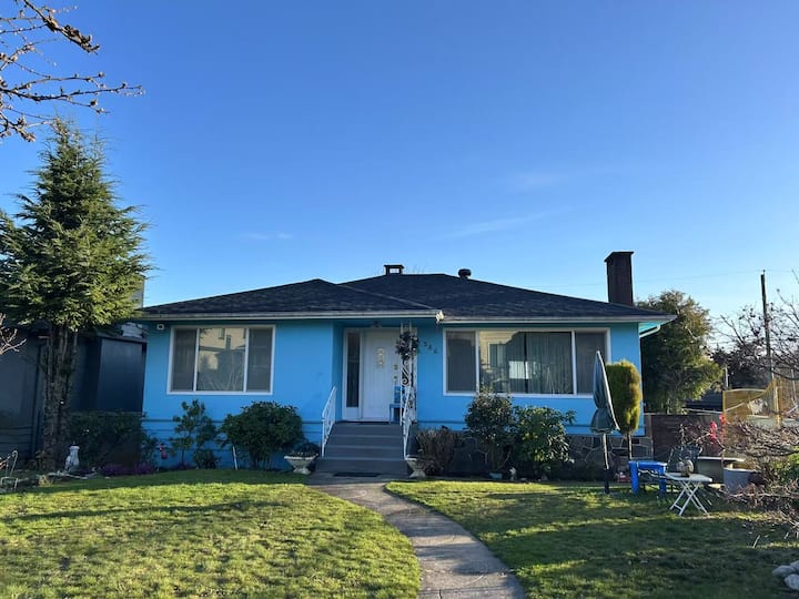 Blue House Main Floor Suite Near Skytrain 蓝漫雅居 - バンクーバー