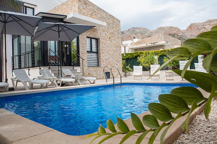 Modern Villa With A Private Pool - Benidorm