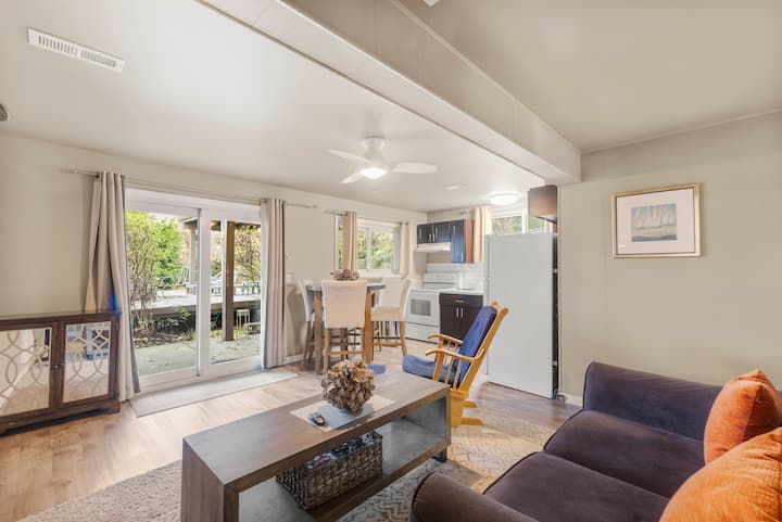 Up From Redondo Beach Exec Suite Retreat_ 1 Bed - Federal Way, WA