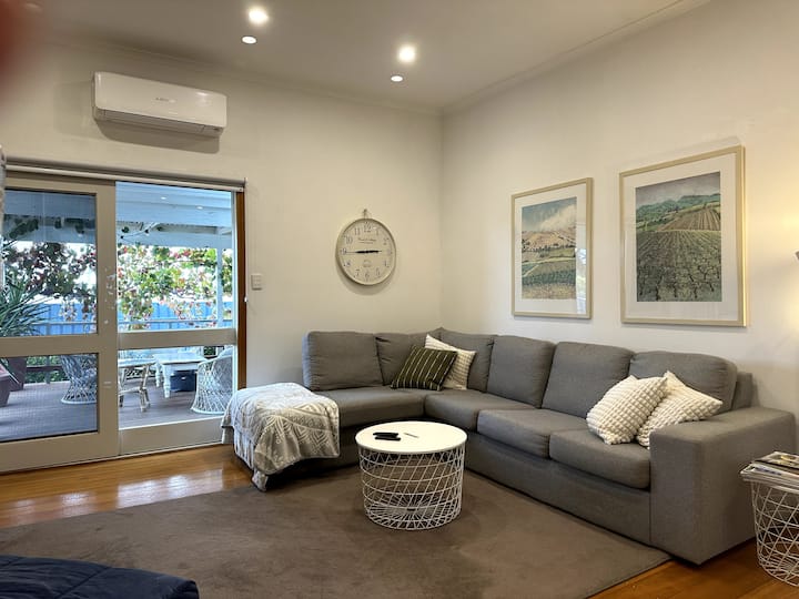 Jack's House 2 Pet Friendly B&b In Mill Street - Clare