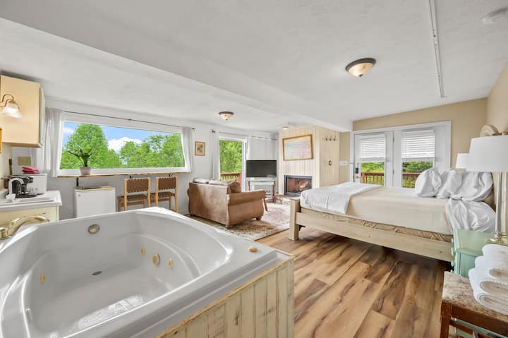 The Garden Suite At Treetop Retreat - Brown County, IN