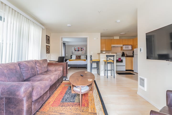 Elegant Two-bedroom By Space Needle And Amazon - Seattle