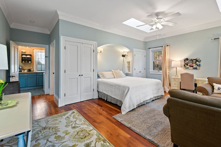 Innkeepers Suite:private Entrance+bathroom+laundry - Fort Collins, CO