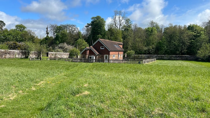 Cottage Within Walled Garden - West Sussex