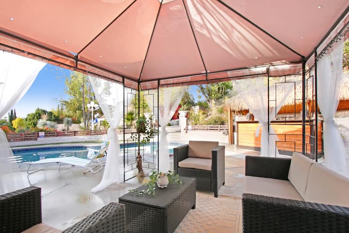 Ranch Style Villa With Atiki Bar&sunset View - Los Angeles, CA