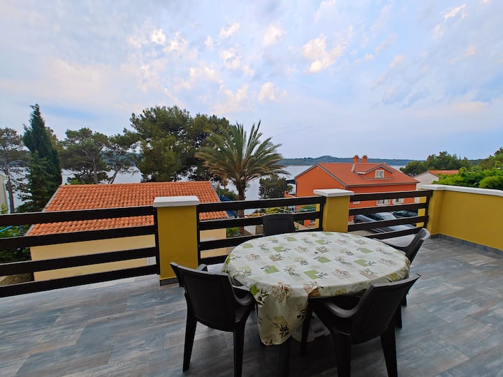 Spacious Apartment With A Seaview - Mali Lošinj