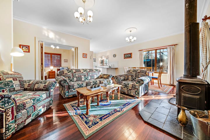 Charming South Leura Mall Cottage With Log Fire - Leura