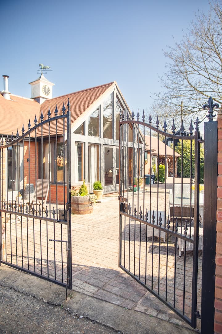 The Clocktower At Slad Farm (2 Bed) - Tewkesbury